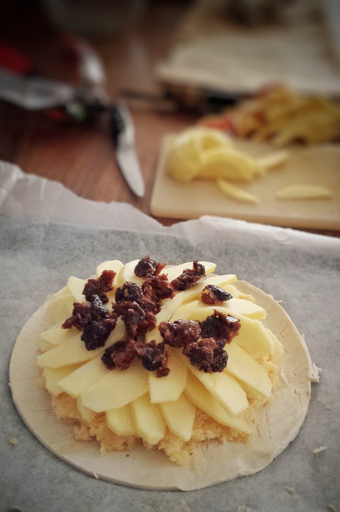 Apple and Christmas pudding pithivier – Kitchen Titbits